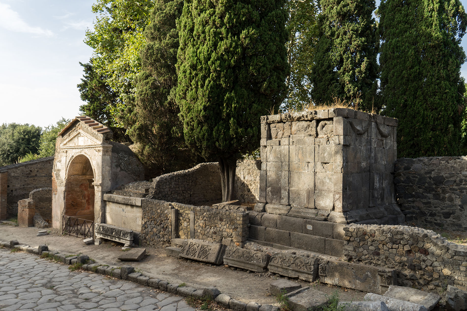 Area di Porta Ercolano - Pompeii Sites